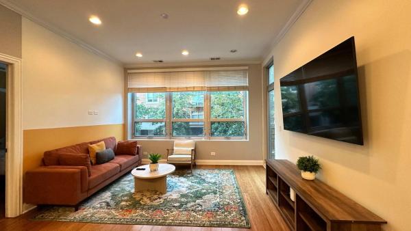 Private Balcony 1 Garage Parking Sleeps 6 - Chicago