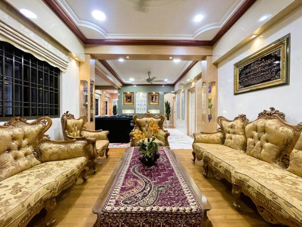 Homestay & Pool Laman Sri Aman Pontian - 柔佛