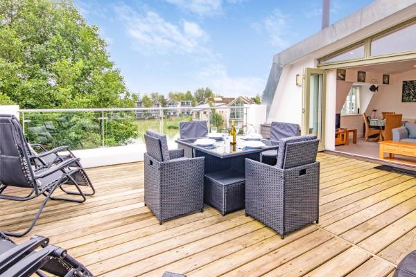 Crow's Nest Penthouse Apartment With Free Spa Access - Somerford Keynes