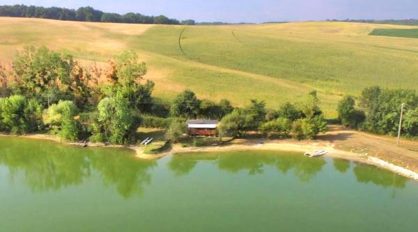 Seul Au Bord D'un Lac - Gers