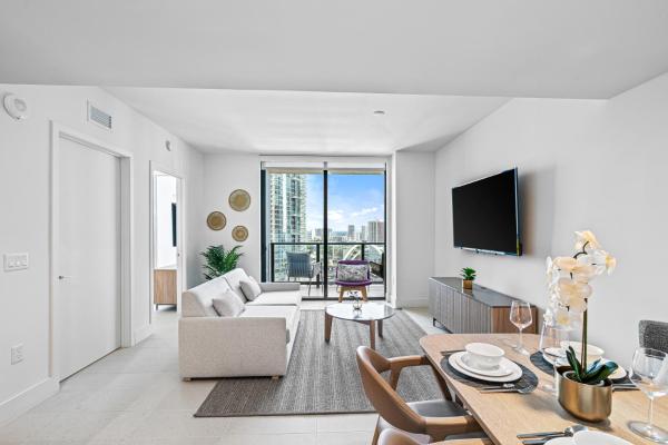 New Luxury 26th Floor Apartment In The Heart Of Miami - Miami, FL