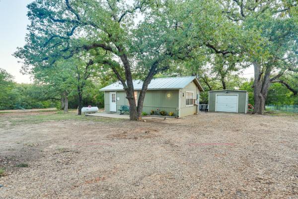 Cabin With Hot Tub In Valley View Pets Welcome! - Gainesville, TX