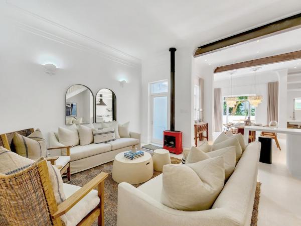 Tranquil Family Home In Green Point - Camps Bay