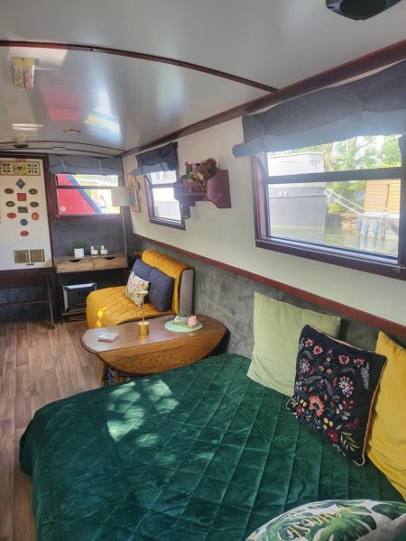 Comfy Canal Boat In Little Venice For Family & Friends - London, UK