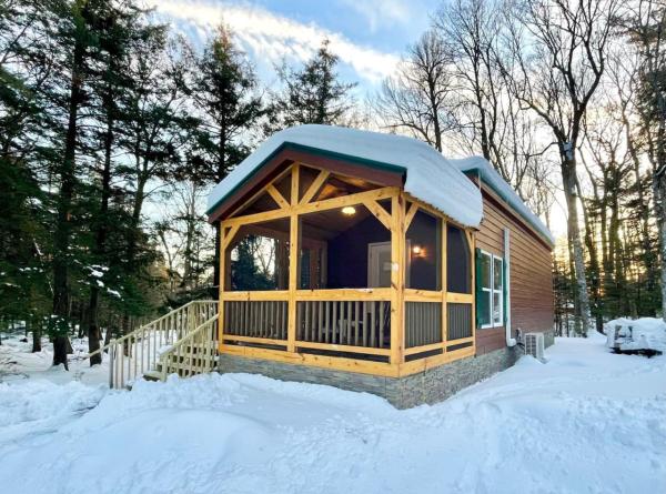 Bear Cub Cabin Is A Cozy 1 Bedroom And Loft Oasis - St. Germain, WI
