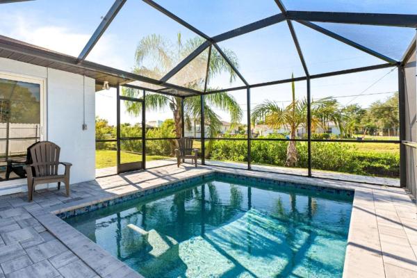 Englewood Escape 3br Canal Front With Pool - Englewood