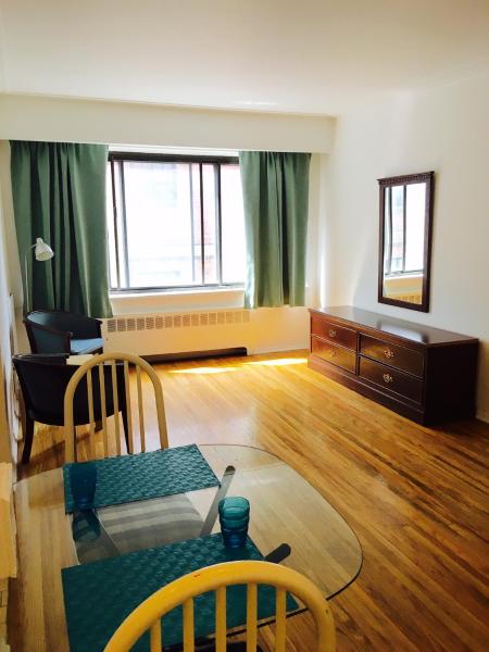 Stylish Montreal Apartment Comfortable Stay In The Golden Square Mile - Brossard
