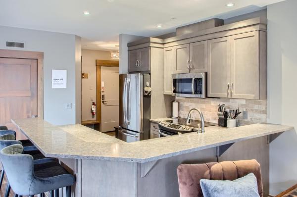 Stonegate Resort Unit B108 - Big White Ski Resort, BC