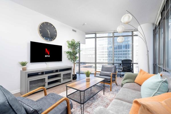 Beautiful 2br 2ba W 4 Beds Near Yorkville Bloor - Toronto Metropolitan University