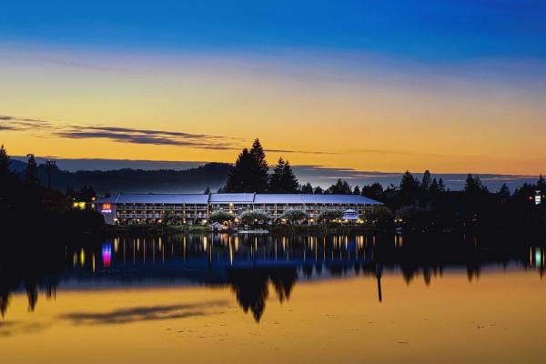 Inn On Long Lake - Nanaimo