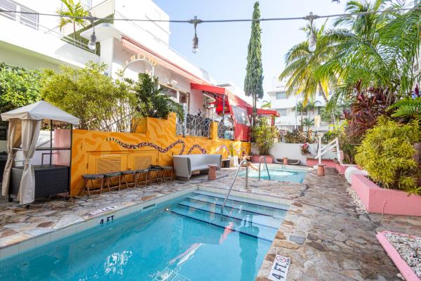 Private Room With Ensuite Bathroom In South Beach - Miami Beach, FL