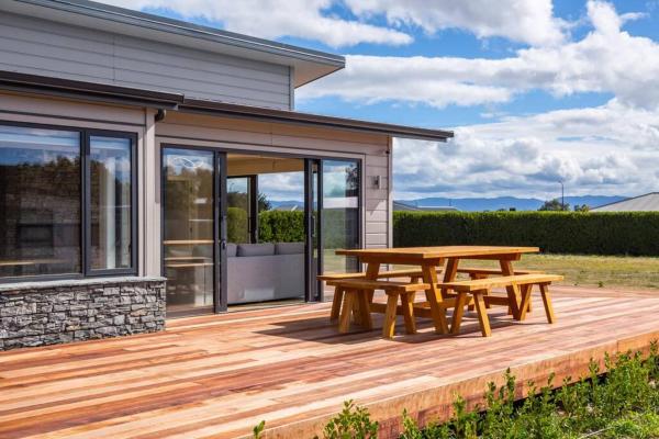 Stonehenge Retreat - Martinborough