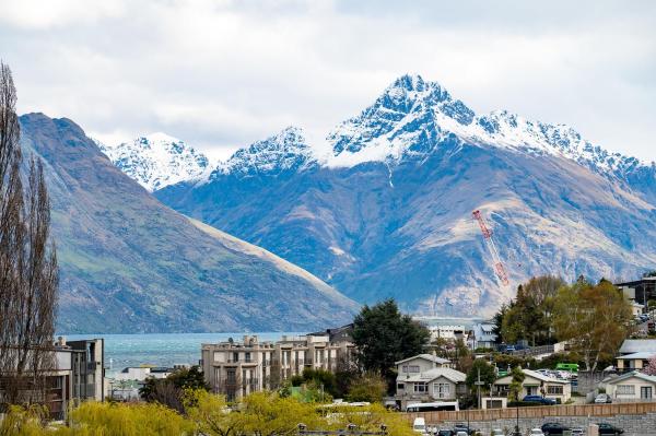 2 Minutes To Town! No Car Needed! Compact And Warm - Queenstown