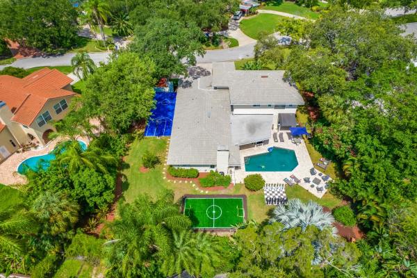 Luxury Cristiano Manor 8br W Pool - 20 Guests - Clearwater, FL