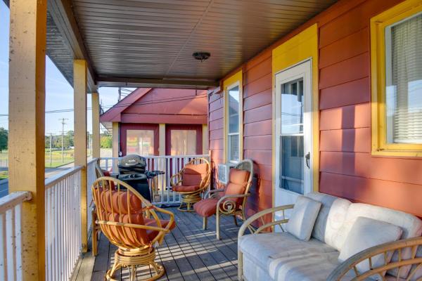 Balcony And Scenic Views Chautauqua Lake Retreat - Chautauqua, NY