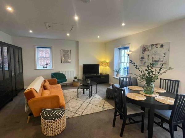 Large Town Centre Apartment With Parking - Wallingford