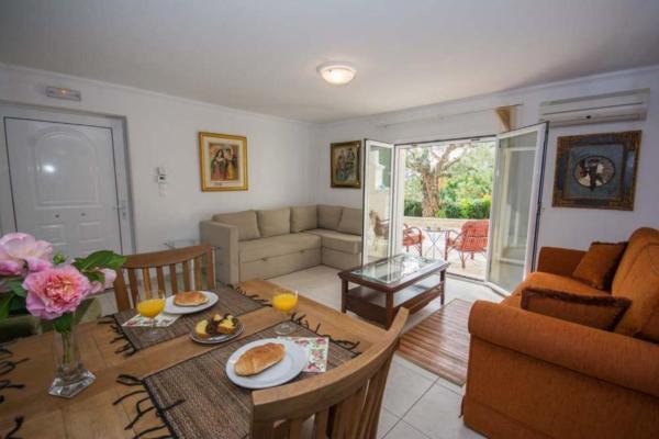 Tatiana Luxury Apartment With Private Pool, Panoramic Mountain View - Zakynthos