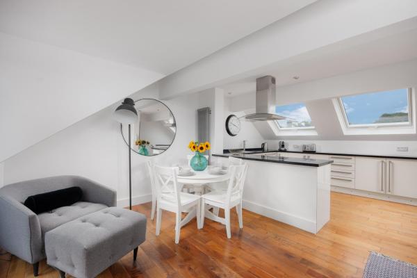 Stunning Penthouse Apartment - Plymouth - Parking - By Habita Property - Plymouth