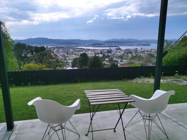 Hobart Retreat With City And Water View - Kingston