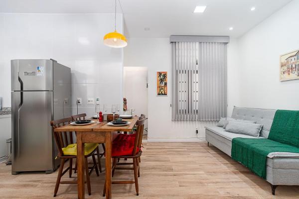 Apartamento Em Copacabana Com Varanda 2 Quartos - Rio de Janeiro