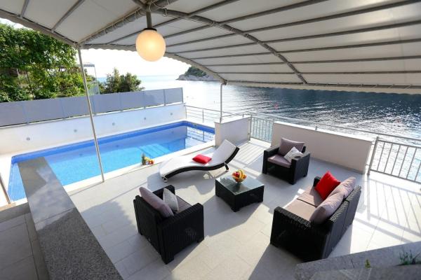 4 Bedroom Cozy Home In Razanj - Sevid