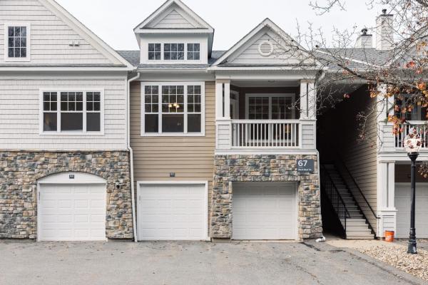 Spacious Apt With Private Balcony - Burlington, MA