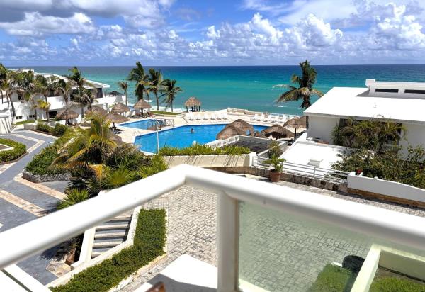 Apartment On The Beach With Terrace Ocean View, Brisas Cancun 01 By Beach & Ocean Apartments - Cancún