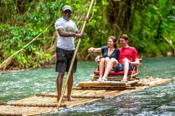 Montego Bay Bamboo Rafting & Hip Strip Shopping Sightseeing, - 牙買加