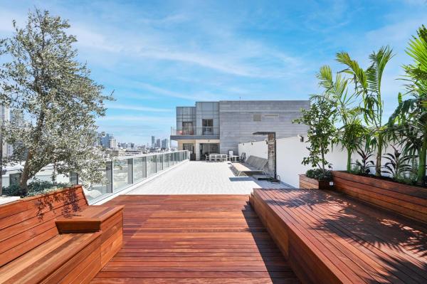 Modern Sky Penthouse 3br With Parking By Holyguest - Tel Aviv