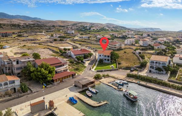 Gorgeous Apartment In Kustici With Wifi - Mandre
