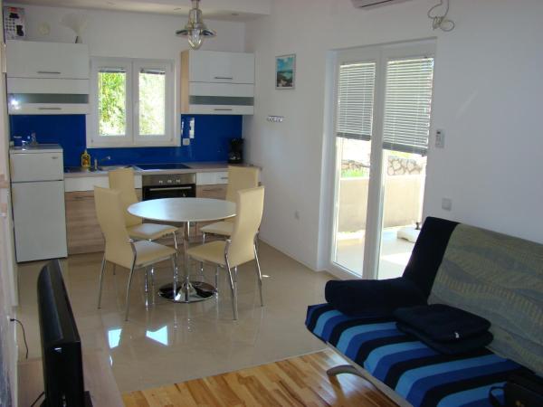 Apartments Pinus - Tisno
