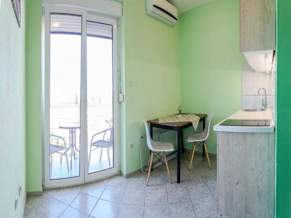 Apartments Smokvica - One Bed Apt With Balcony - Starigrad