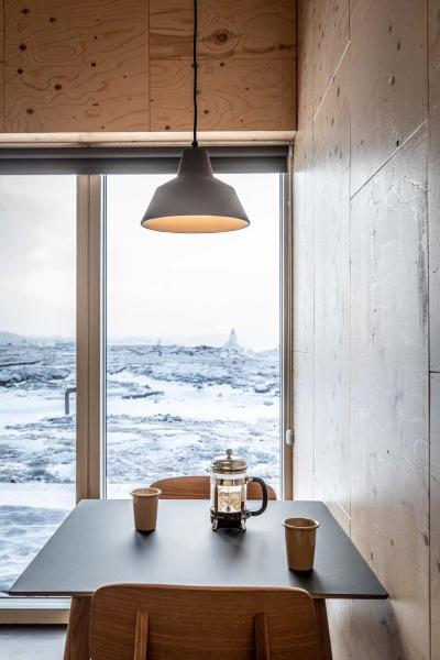 Aska, Modern Cabin - Island