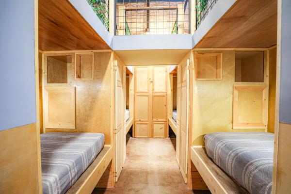 Social Stays - Santa Barbara's First Hostel On State Street - Santa Barbara, CA