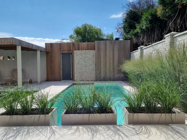 Nova Nocte Urban Private Pool & Spa Retreat - Bilzen