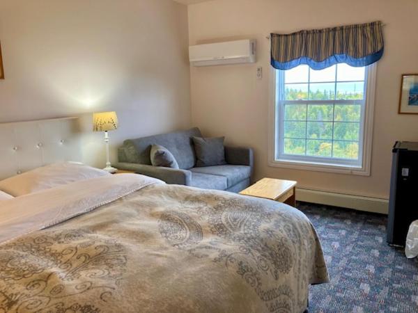Castle Rock Country Inn - Cape Breton Island