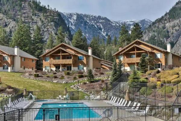 Golf Course View Condo Walk To Town & Pools - Leavenworth, WA