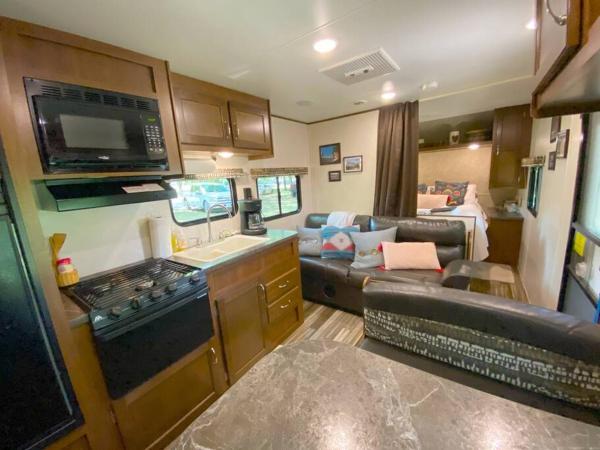 Rv Located On Private Property, Providing Access To The Guadalupe River, Accommodates Up To 4 Guests - New Braunfels, TX