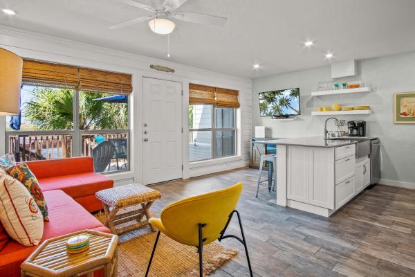 Upscale Waterfront- Private Patio Fish Pier - Corpus Christi, TX