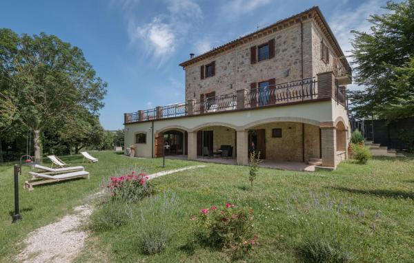 2 Bedroom Amazing Apartment In Avigliano Umbro - Umbria