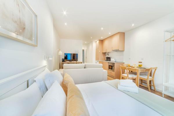 Blue Charm - Campolide Apartments - Lisbon Portela Airport (LIS)
