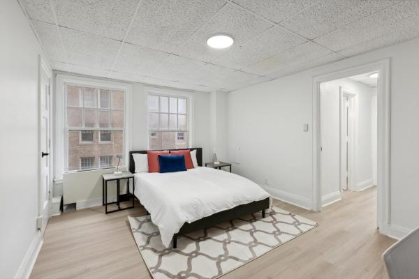 East 419i Modern Suite I Pool I Gym - Rochester, NY