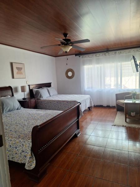 Acogedora Y Amplia Habitación En La Tropicana - Costa Rica