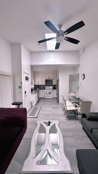 The Warm And Lovely Coach Home - Vancouver