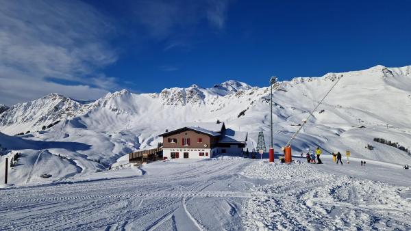 Hotel Le Chaudron Ski In Ski Out - Champéry
