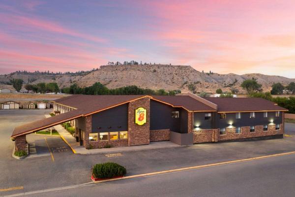 Super 8 By Wyndham Columbus - Montana