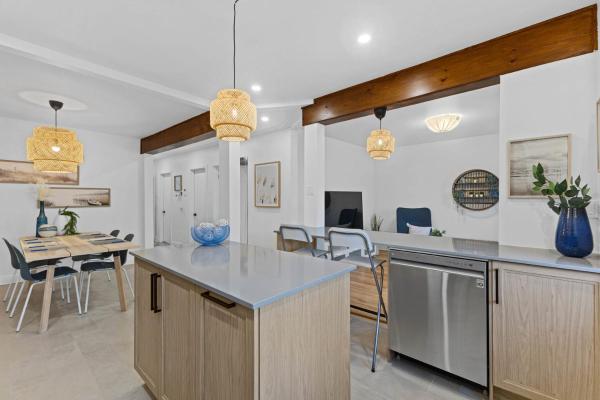 Large Beautiful 2br Apartment Fully Equipped - Laval, Quebec, Canadà