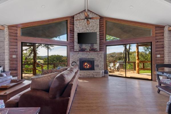 Guadalupe Bluff Log Cabin - Kerrville, TX