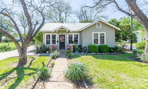 Beverly Haus - Fredericksburg, TX