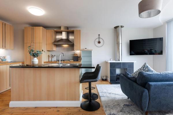Modern Penthouse Apartment 2 Bed, 2 Bath Sleeps 6 City Centre - County Down